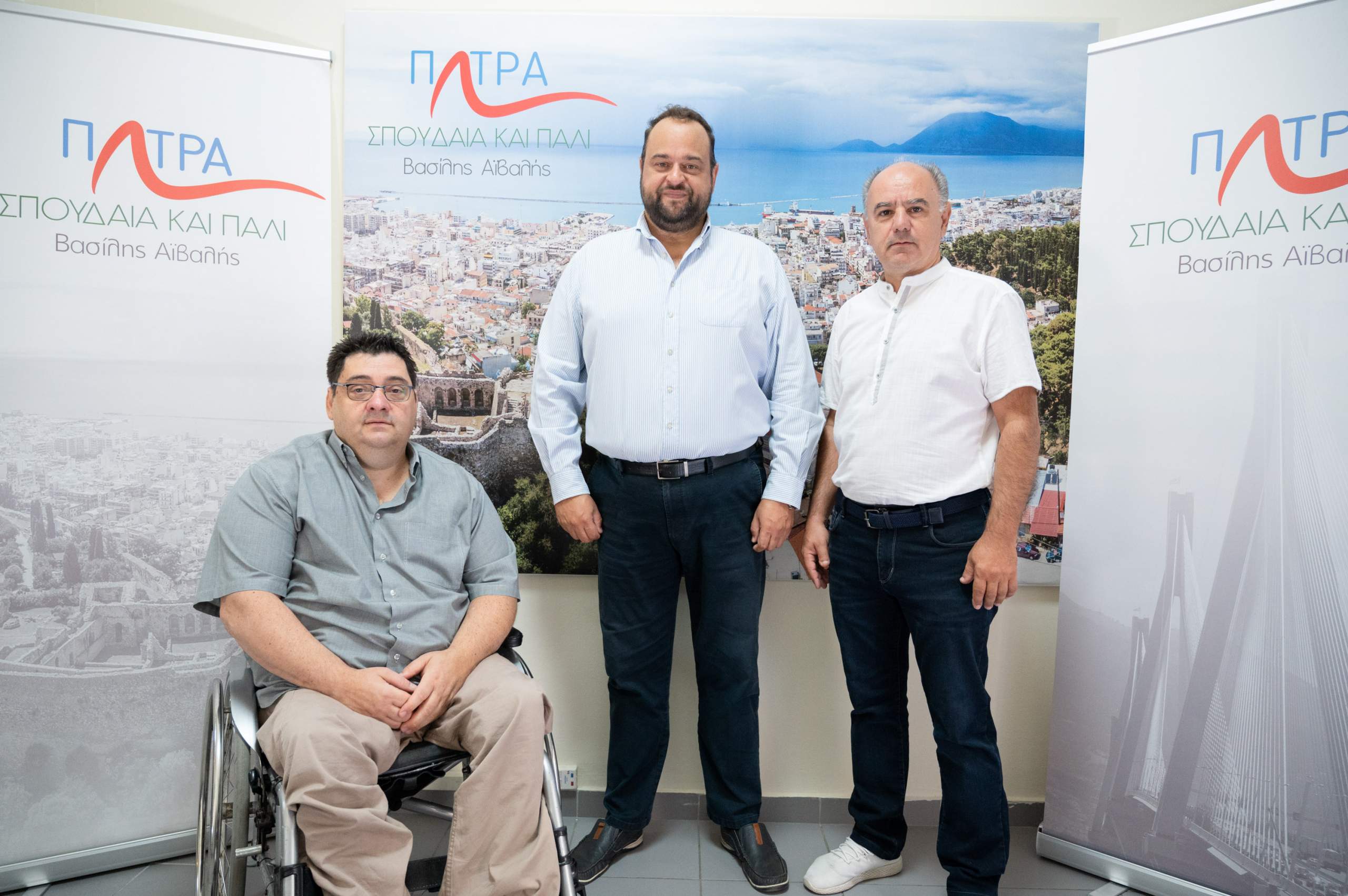 Ο Γιώργος Αγγελόπουλος και ο Αντώνης Χαροκόπος στο πλευρό του Βασίλη ...
