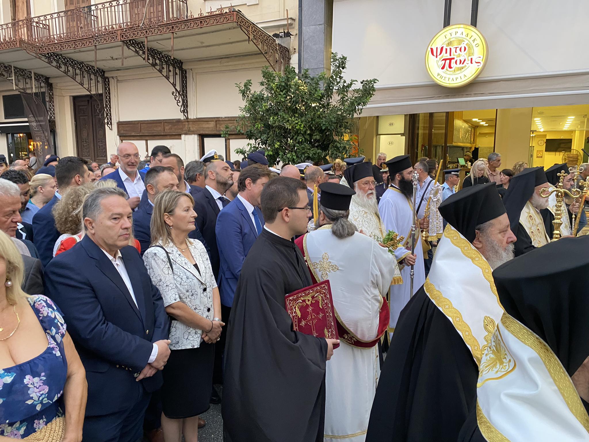 Κώστας Σβόλης:«Η Τιμία Κάρα του Αγίου Ανδρέα η ασπίδα της Πάτρας ...